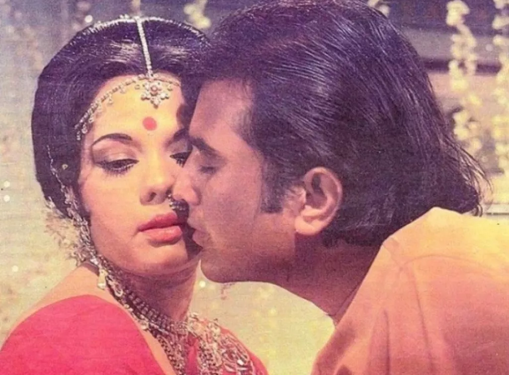 When Mumtaz Revealed If Rajesh Khanna Cried After She Got Married To ...