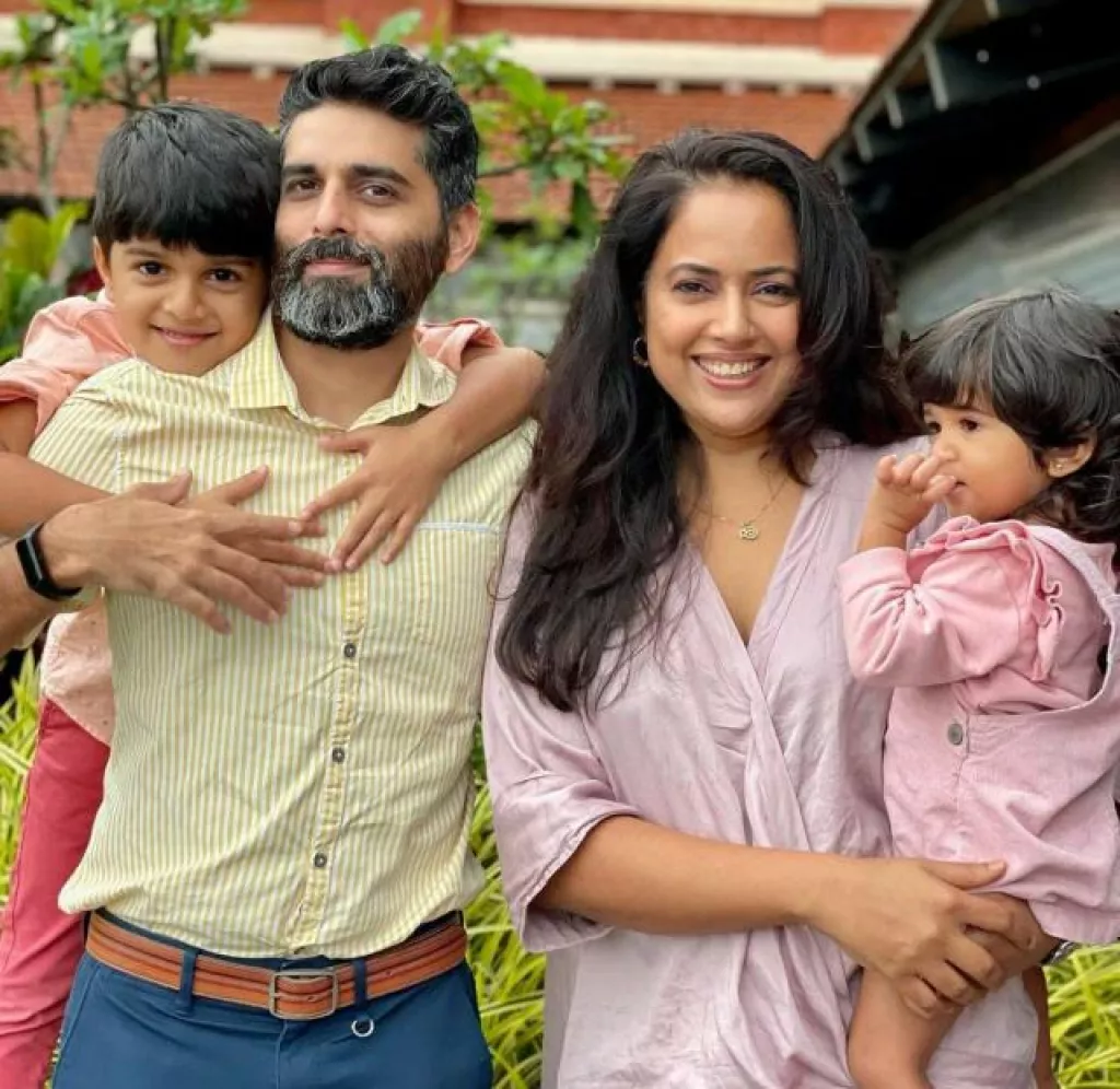 Sameera Reddy Repeats Her Wedding Saree After 8 Years, Recreates It ...