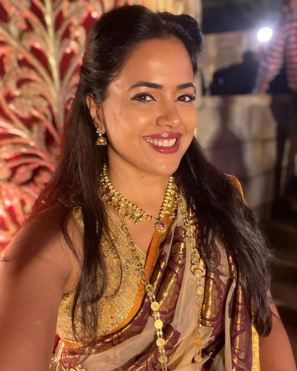 Sameera Reddy Repeats Her Wedding Saree After 8 Years, Recreates It ...