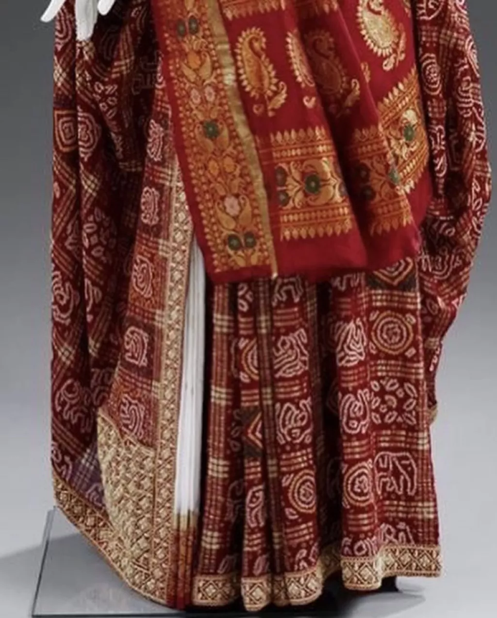 When Nita Ambani Wore A 'Panetar' And 'Gharchola' On Her D-Day, Became ...