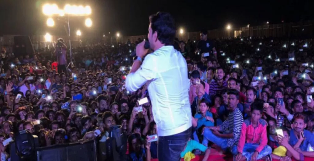 Dinesh Lal Yadav's Facts: From Nirahua's Real Wife To His Alleged Love ...