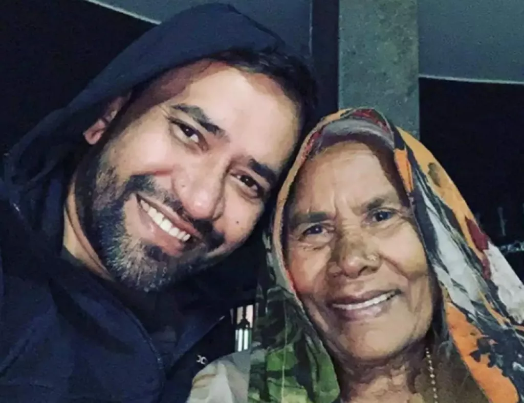 Dinesh Lal Yadav's Facts: From Nirahua's Real Wife To His Alleged Love ...