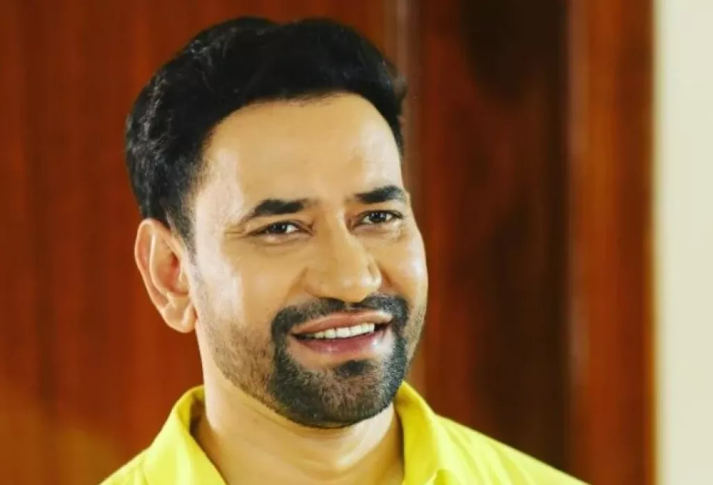 Dinesh Lal Yadav's Facts: From Nirahua's Real Wife To His Alleged Love ...