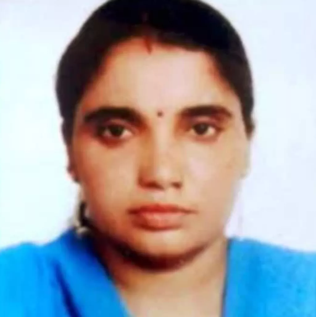 Dinesh Lal Yadav's Facts: From Nirahua's Real Wife To His Alleged Love ...