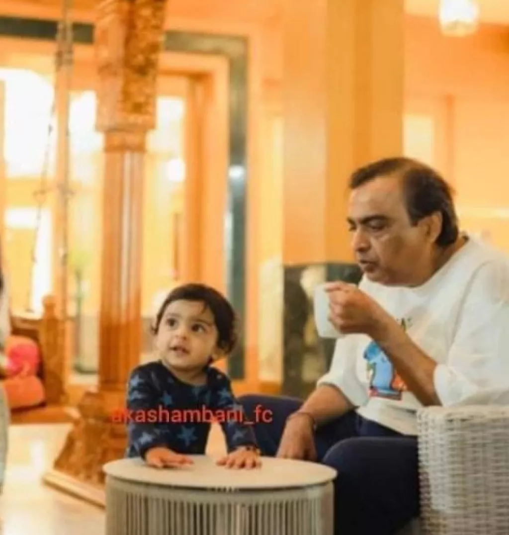 Mukesh Ambani Chilling With His Grandson, Prithvi Akash Ambani In This ...