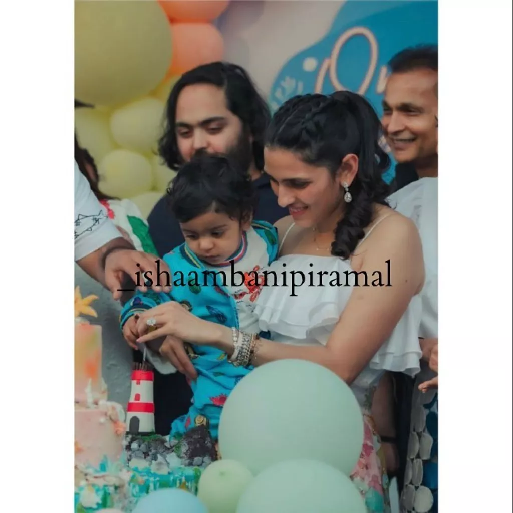 Prithvi Akash Ambani Portrays Many Moods With Mommy, Shloka Mehta In ...