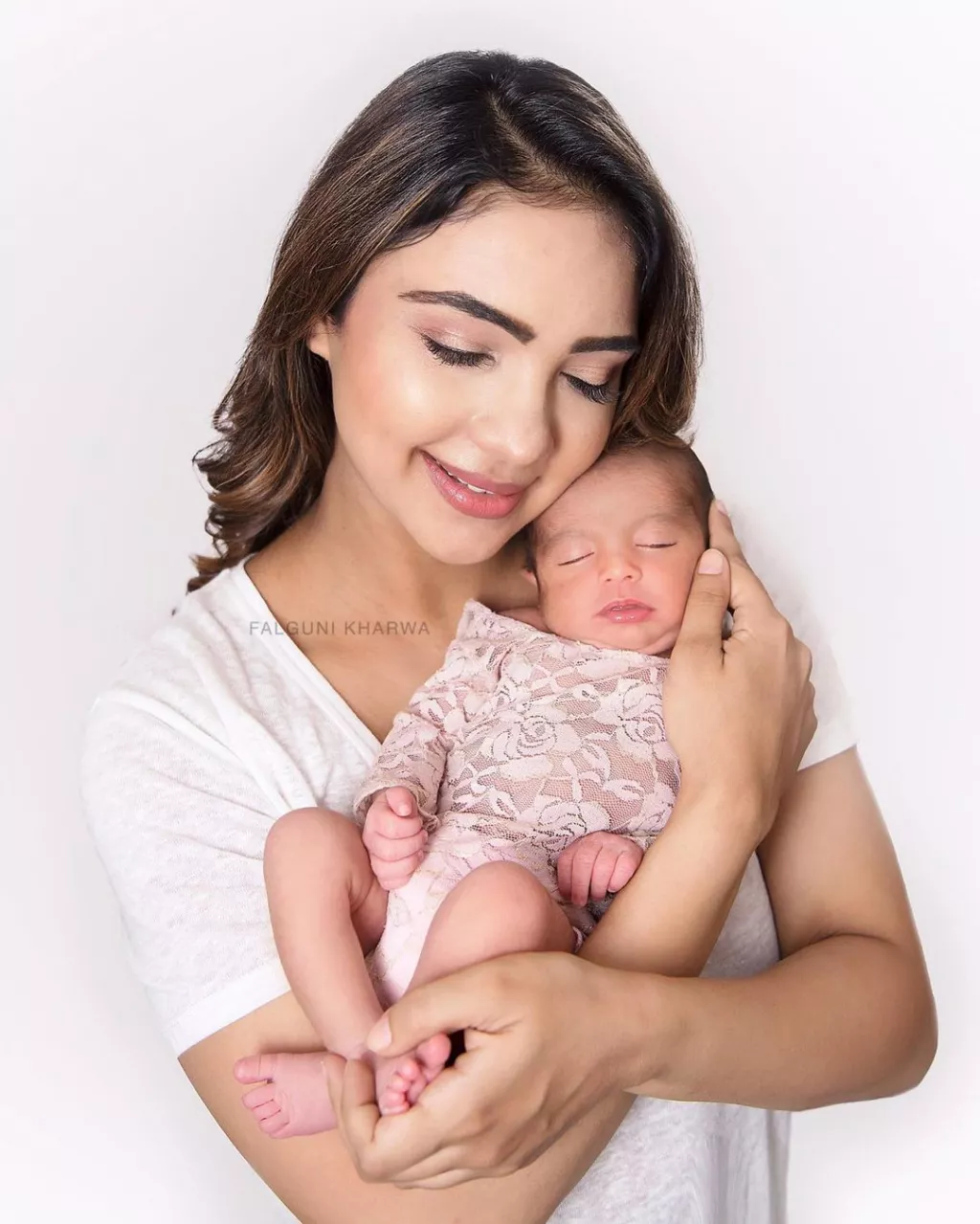 Pooja Banerjee Shares A Goofy Boomerang With Her Daughter, Sana Sejwaal ...