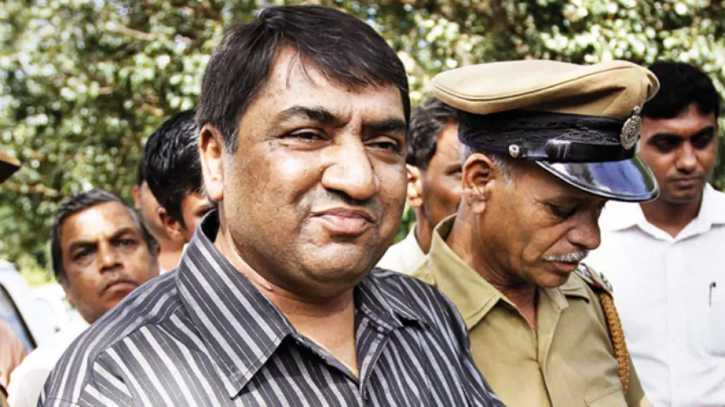 When Stamp Paper Scam Convict, Abdul Karim Telgi Showered Rs 90 Lakhs ...