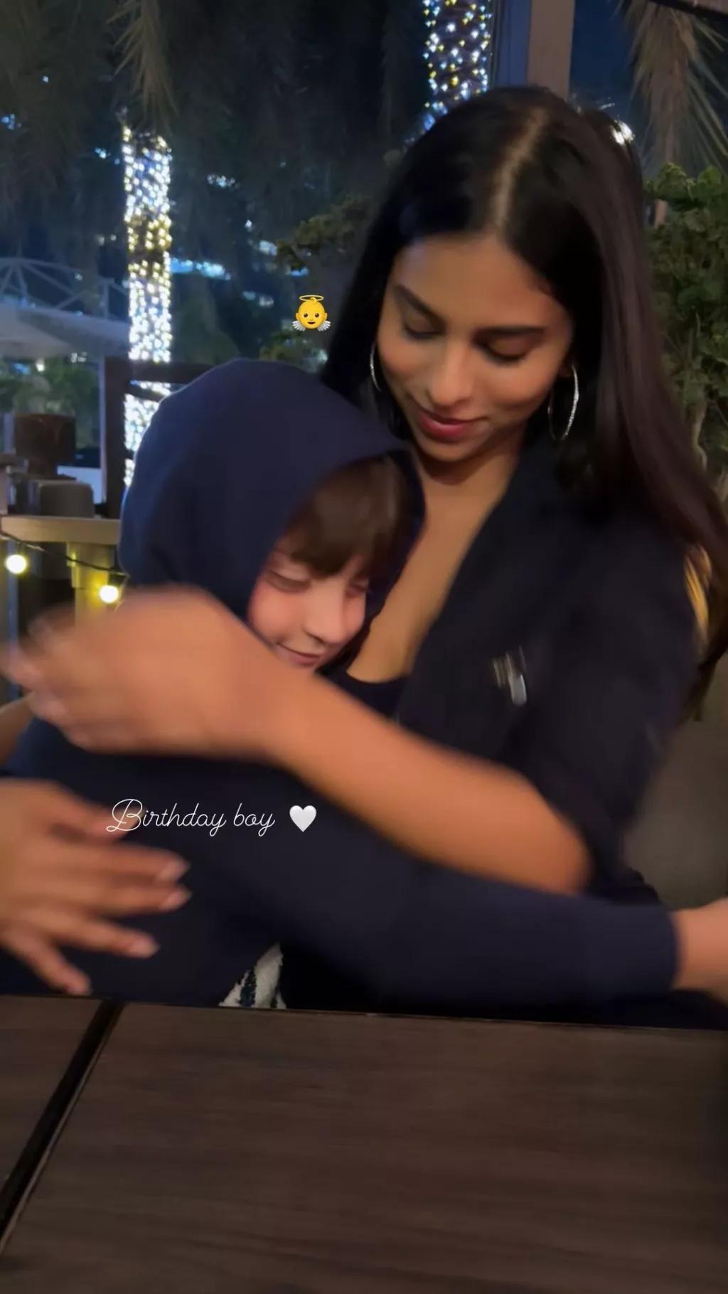 Shah Rukh Khan's Daughter, Suhana Khan Cuddles Baby Brother, AbRam Khan ...