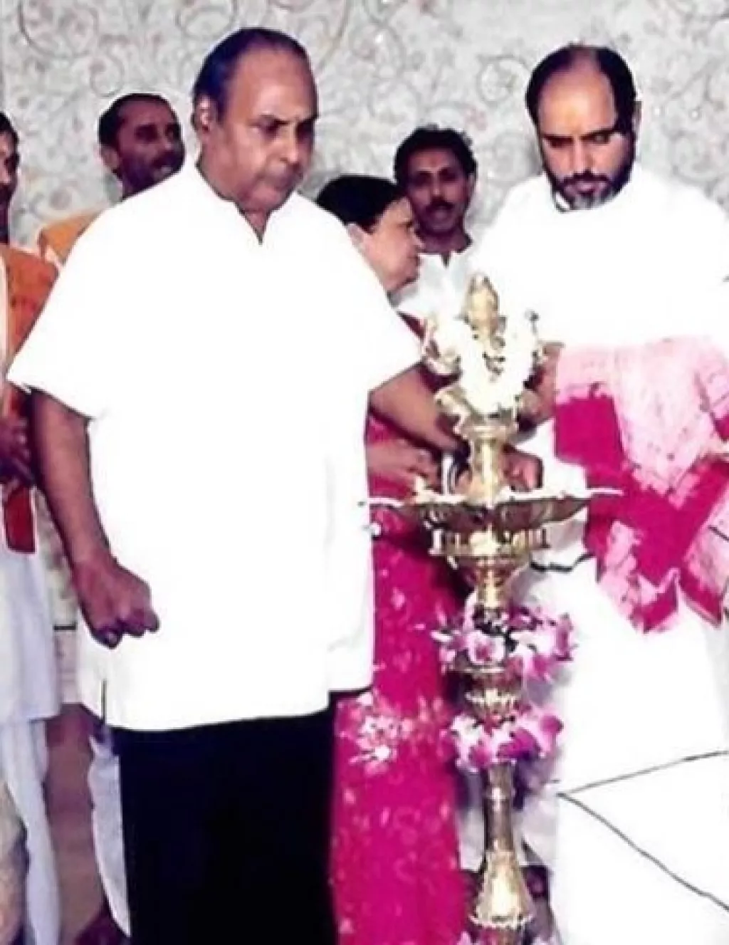 Ambani Clan's Guru, Rameshbhai Oza: The Man Behind Bringing Harmony ...