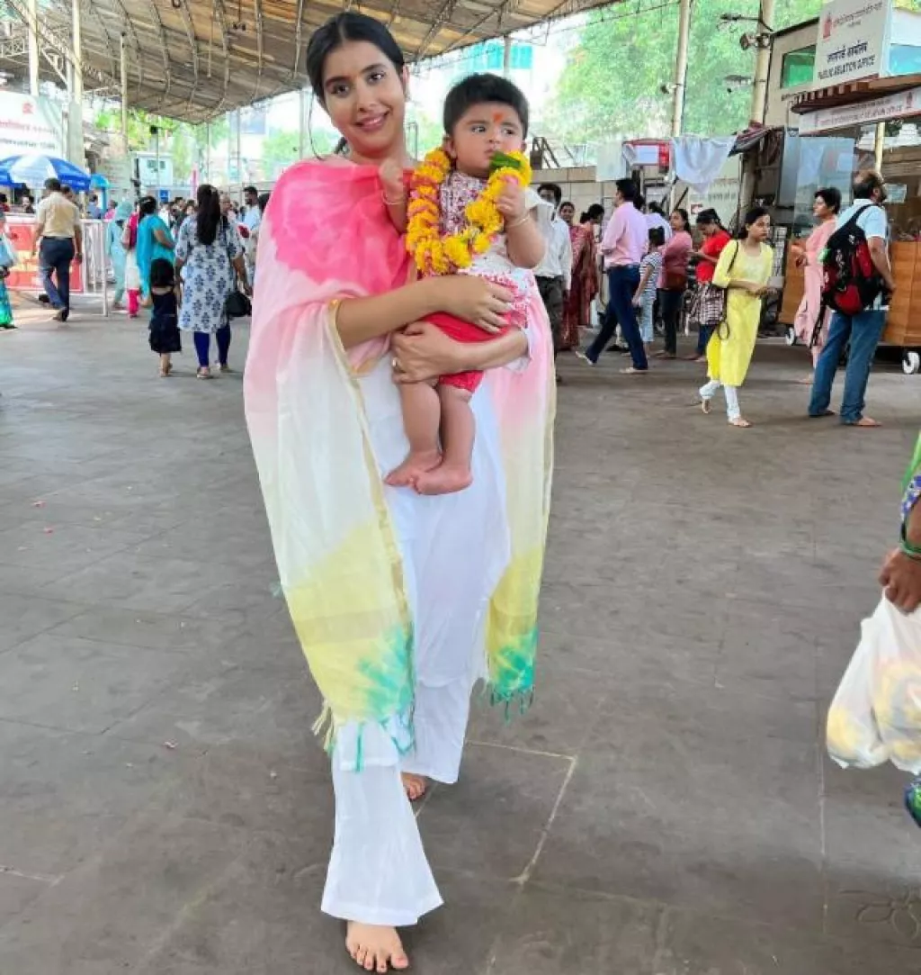 Charu Asopa's Baby Girl, Ziana Sen Enjoys 'Pehli Baarish' With Mommy ...