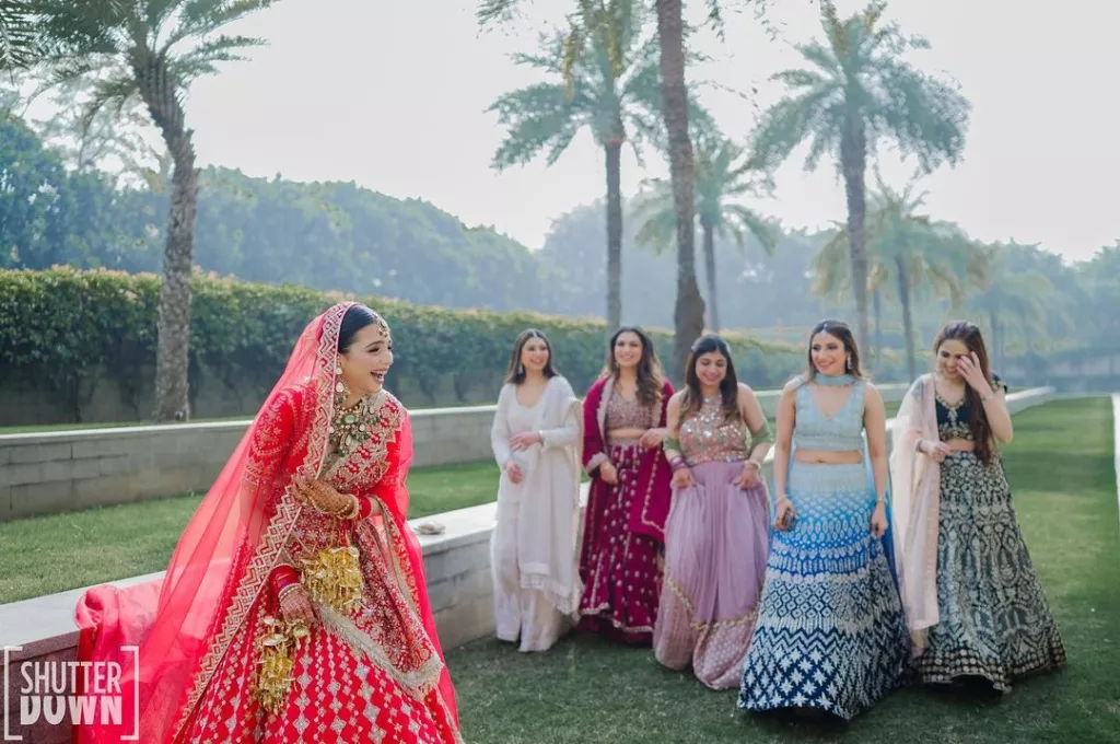 Manish Malhotra Bride Stuns In 'Laal Shaadi Ka Joda' At Wedding, Dons ...