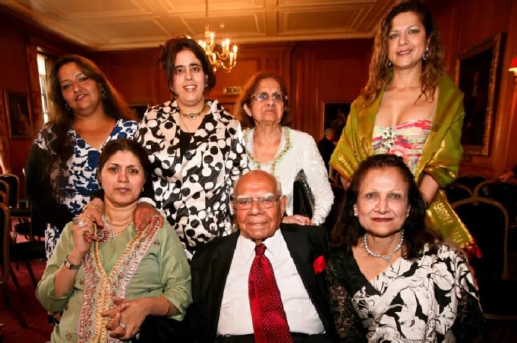 When Kishore Kumar's Fourth Wife, Leena Admitted She Allowed Lawyer ...