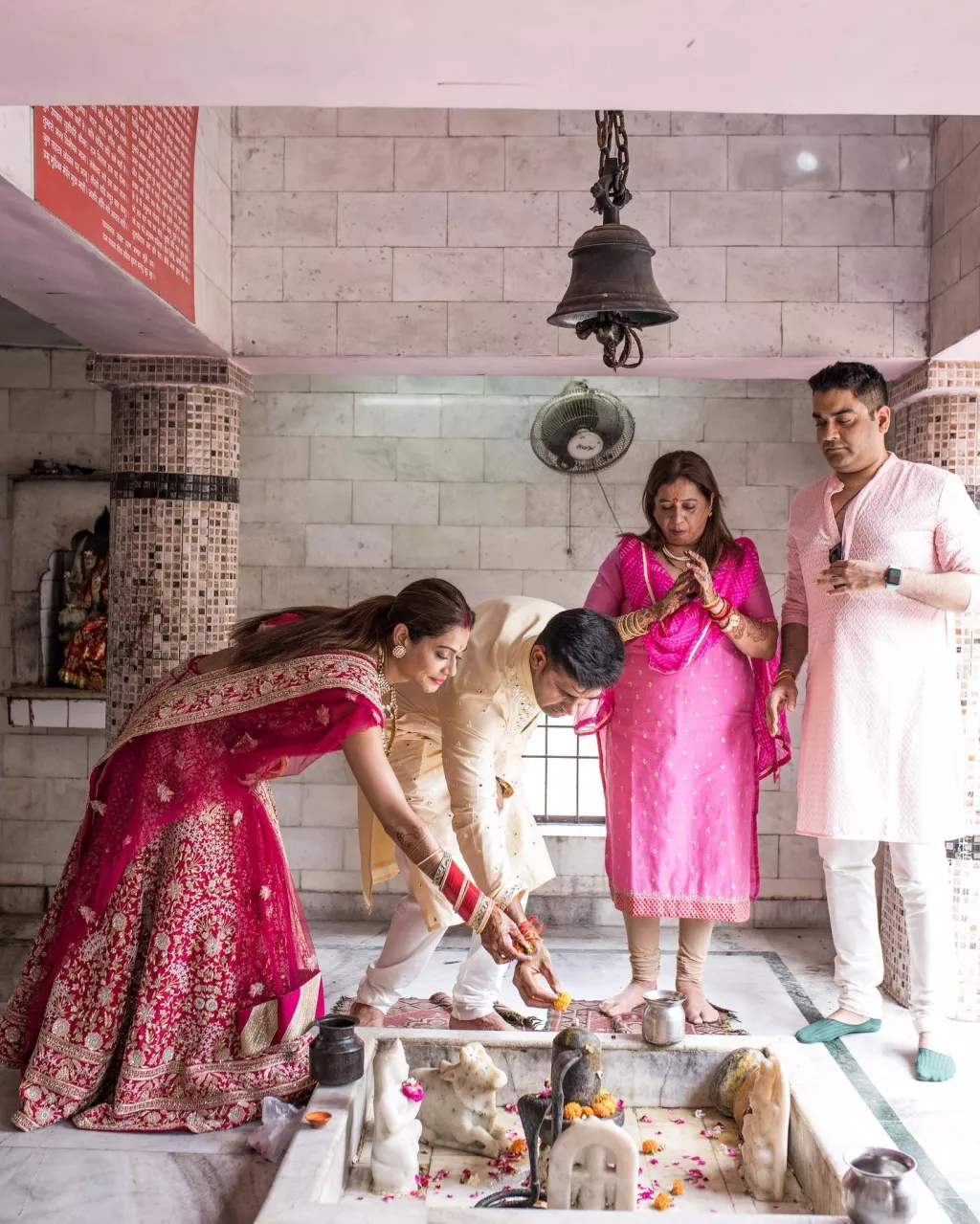 Payal Rohatgi's 'Pagphera': Flaunts 'Sindoor' And Visit Mahadev Temple ...