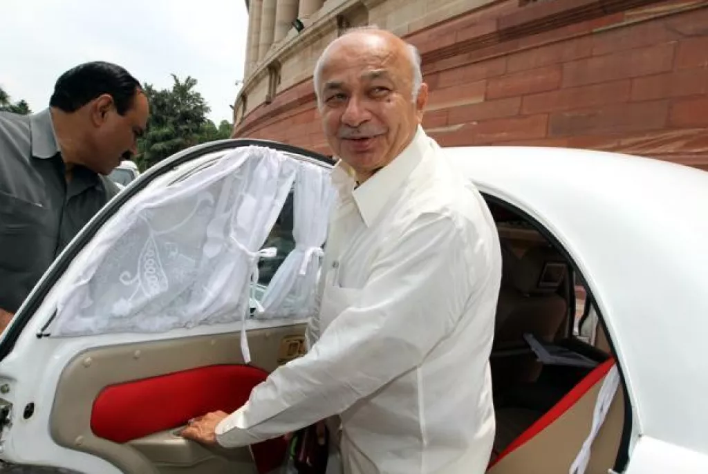 Koffee With Karan: Sara Ali Khan And Janhvi Kapoor's Cosy Pictures With ...