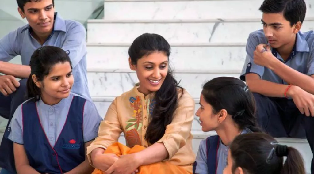 Inside Richest Indian Woman, Roshni Nadar's Love Story With Husband ...