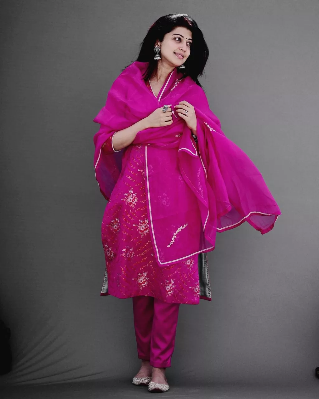 Pranitha Subhash Reacts To Trolls Who Criticised Her Picture Of Sitting ...