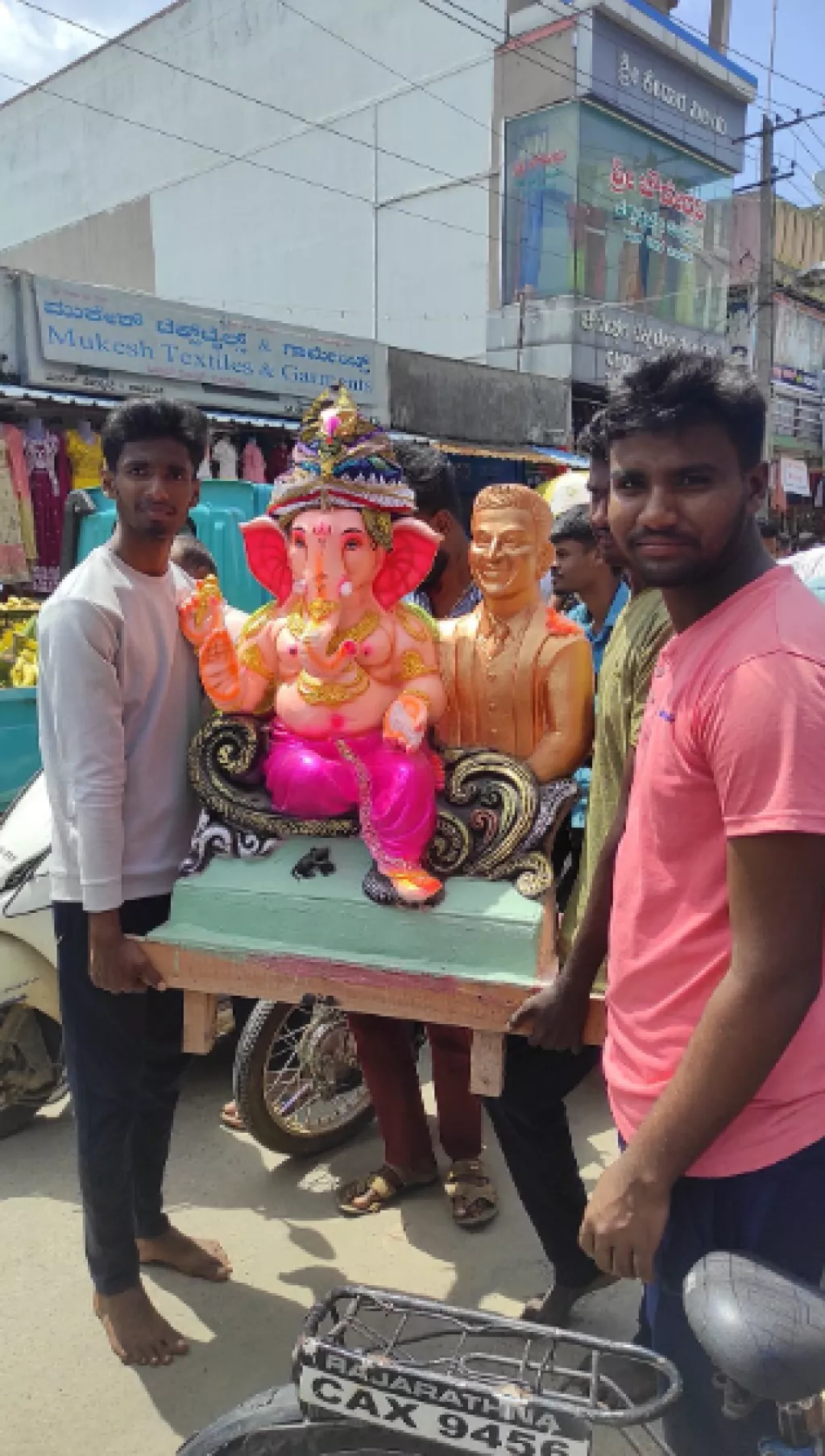Puneeth Rajkumar's Fans Bring Home Late Actor's Idol Along With Lord ...
