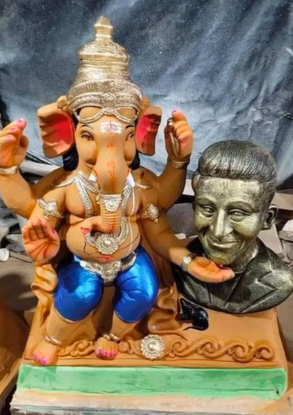 Puneeth Rajkumar's Fans Bring Home Late Actor's Idol Along With Lord ...