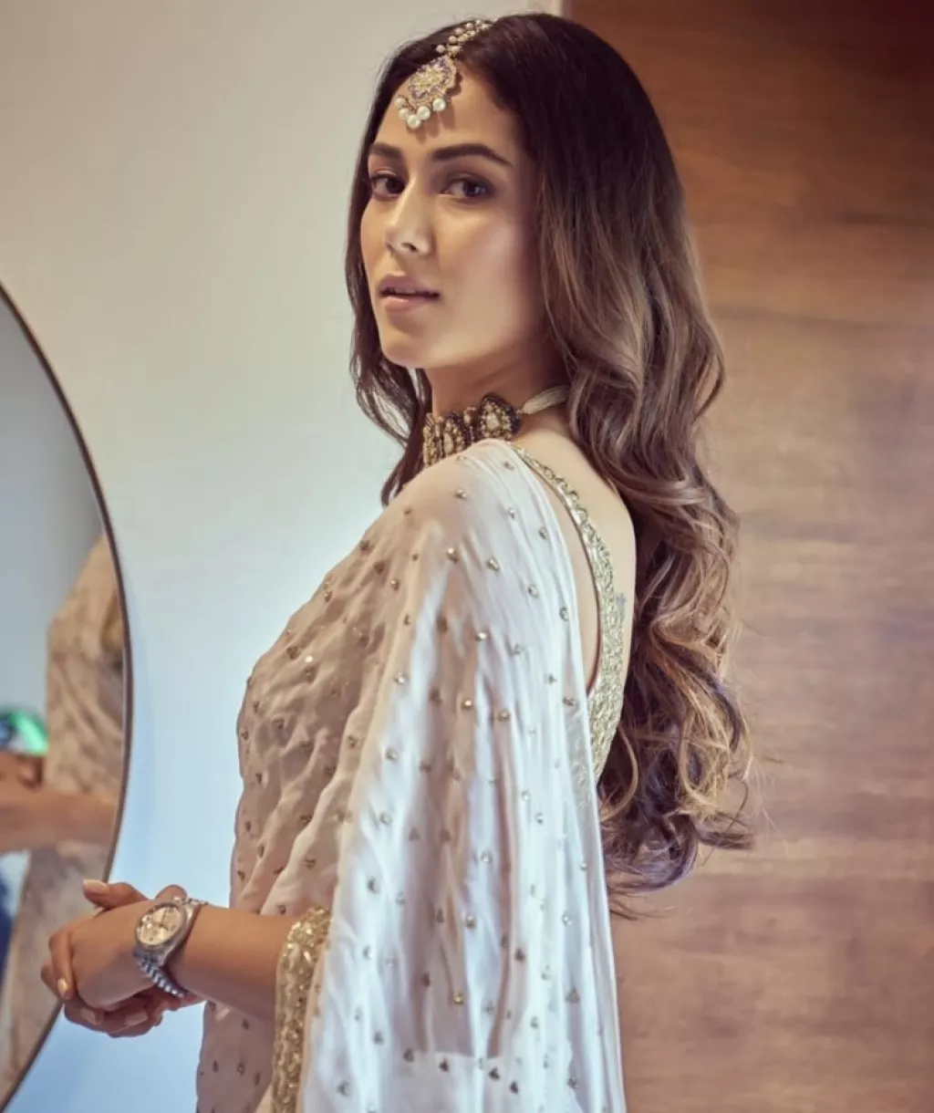 Mira Rajput Looks Smoking Hot In A Black Fitted Midi Dress Worth Rs ...