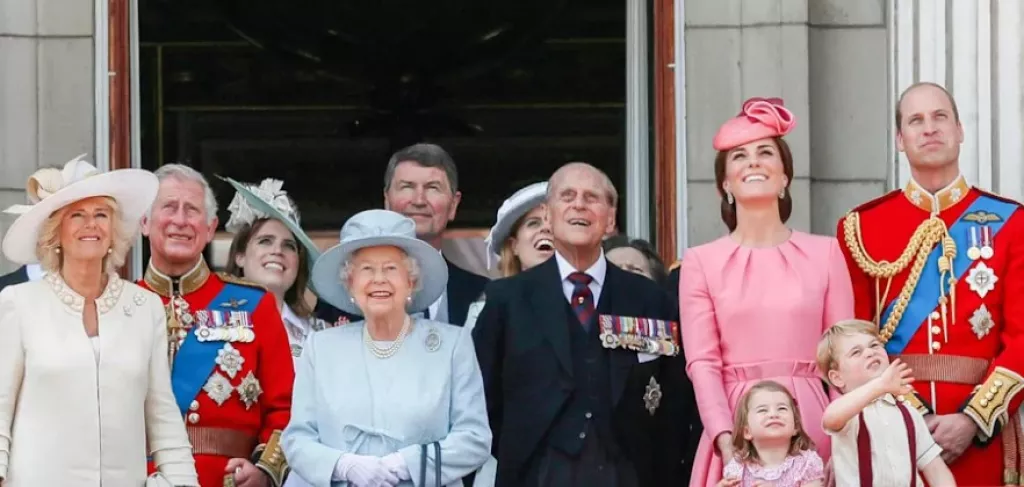 Queen Elizabeth's 500 Million Dollar Net Worth: Her Income, Assets And ...