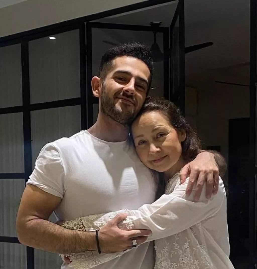 Meet Adnan Sami's Son, Azaan Sami Khan, Pak Music Composer, Raised By ...