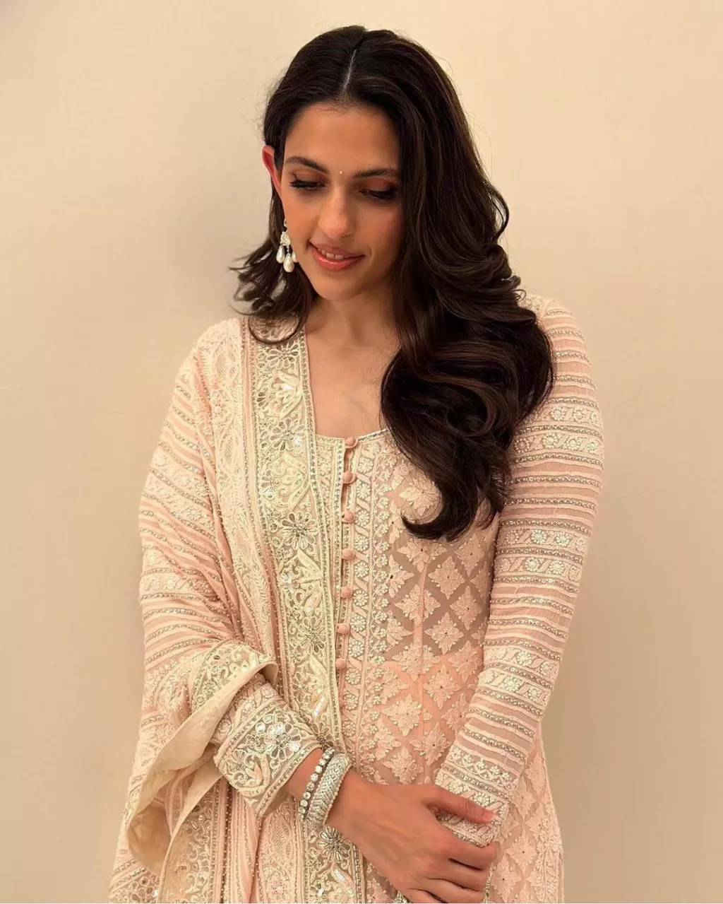 Mukesh Ambani's 'Badi Bahu', Shloka Dons A Blush Pink Abu Jani Sandeep ...
