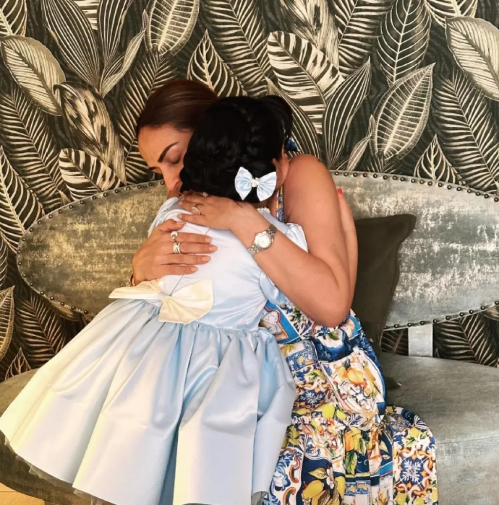 Esha Deol Shares A Rare Picture With Her Elder Daughter, Radhya, Little ...