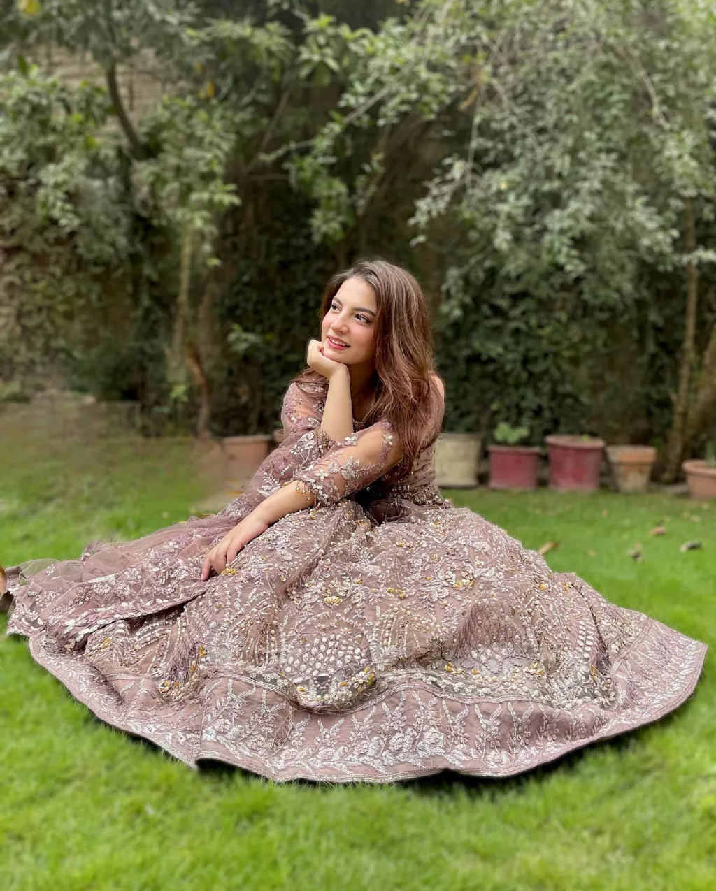 The Viral 'Pawri Ho Rahi Hai' Girl, Dananeer Mobeen Is Now An Award Winning Pakistani Actress