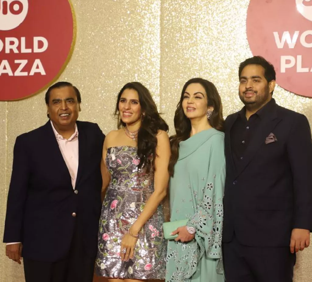Shloka Mehta Stuns In A Sequin Dress As She Poses With Akash Ambani At ...
