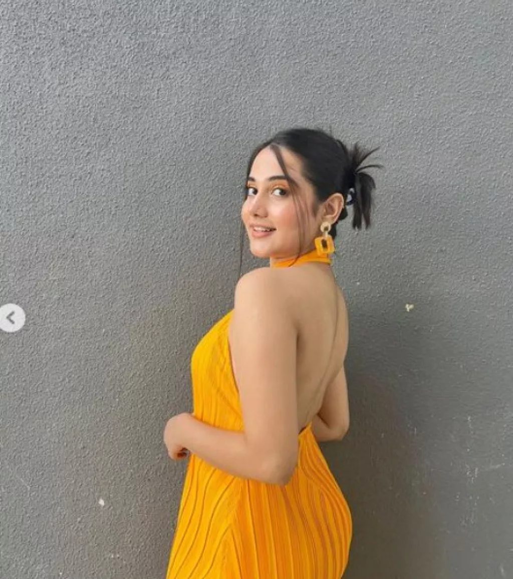 Meet Urfi Javed's Younger Sister, Asfi Javed, Who Is Dominating The ...