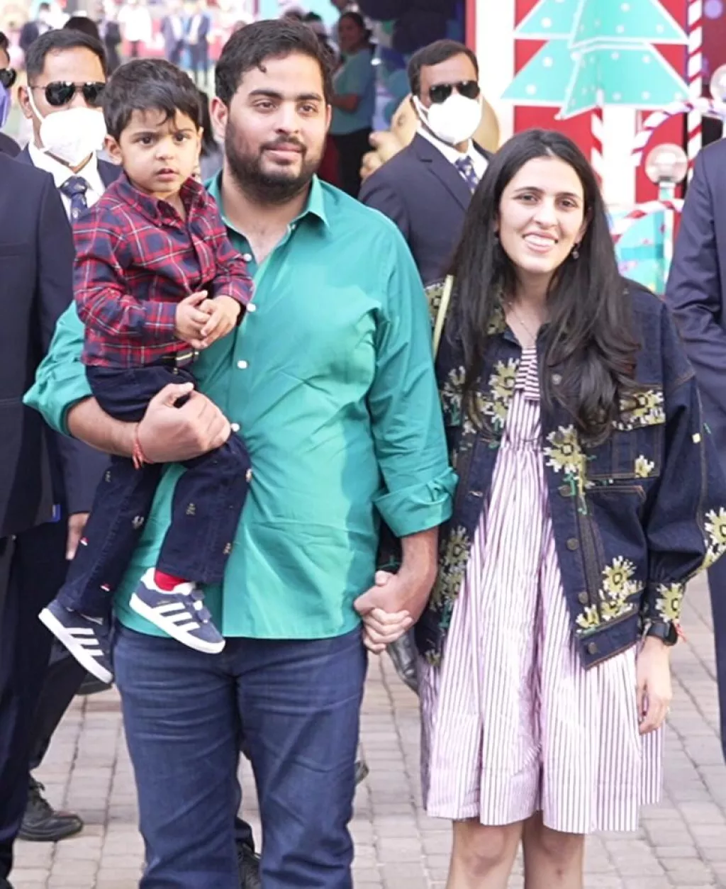 Akash Ambani And Shloka Arrive Hand-In-Hand With Prithvi For His Winter ...