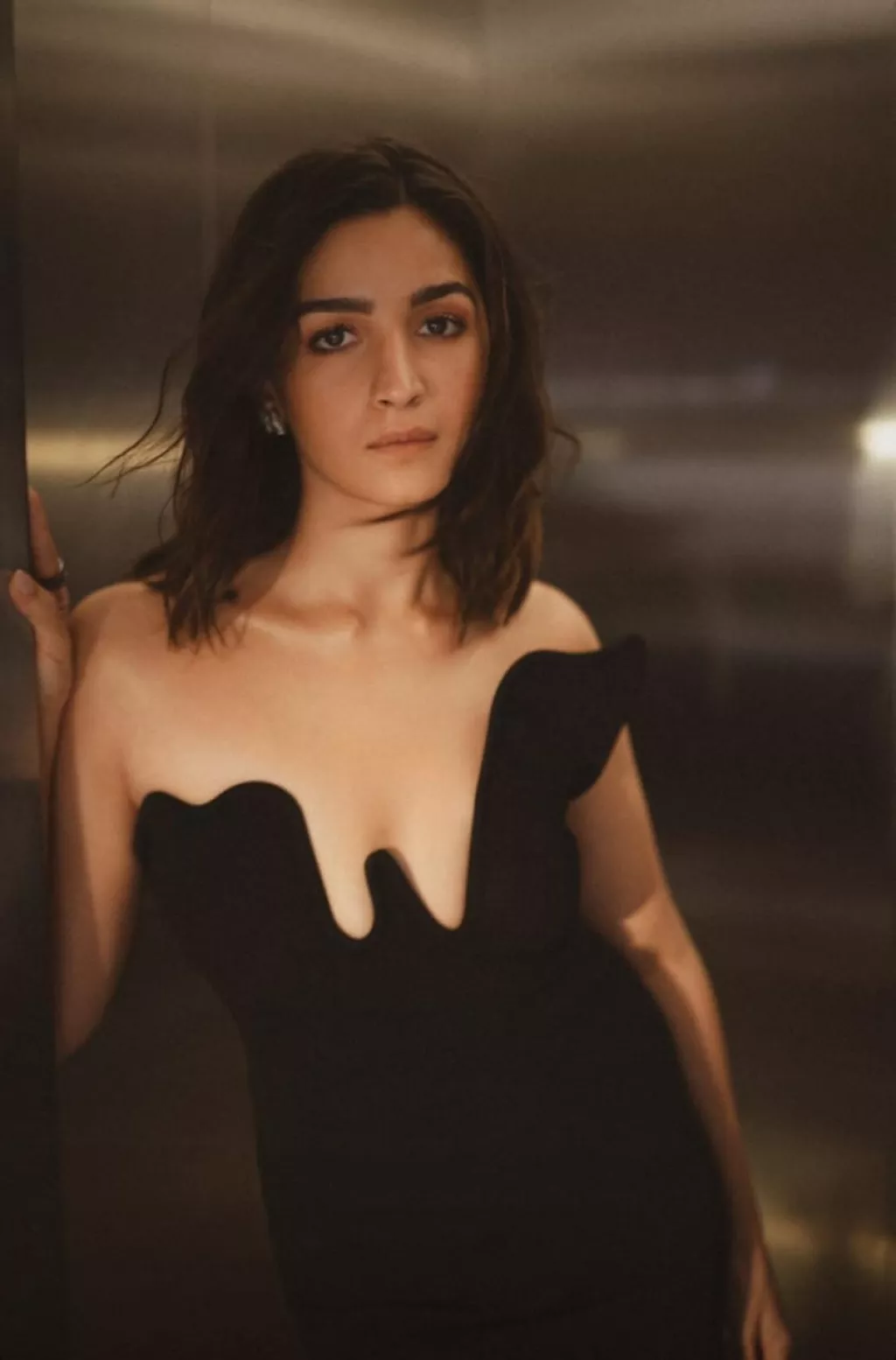 Shah Rukh Khan's 58th B'Day Bash: Here's What Celeb Divas Wore, From Alia-Suhana To Kareena-Karisma