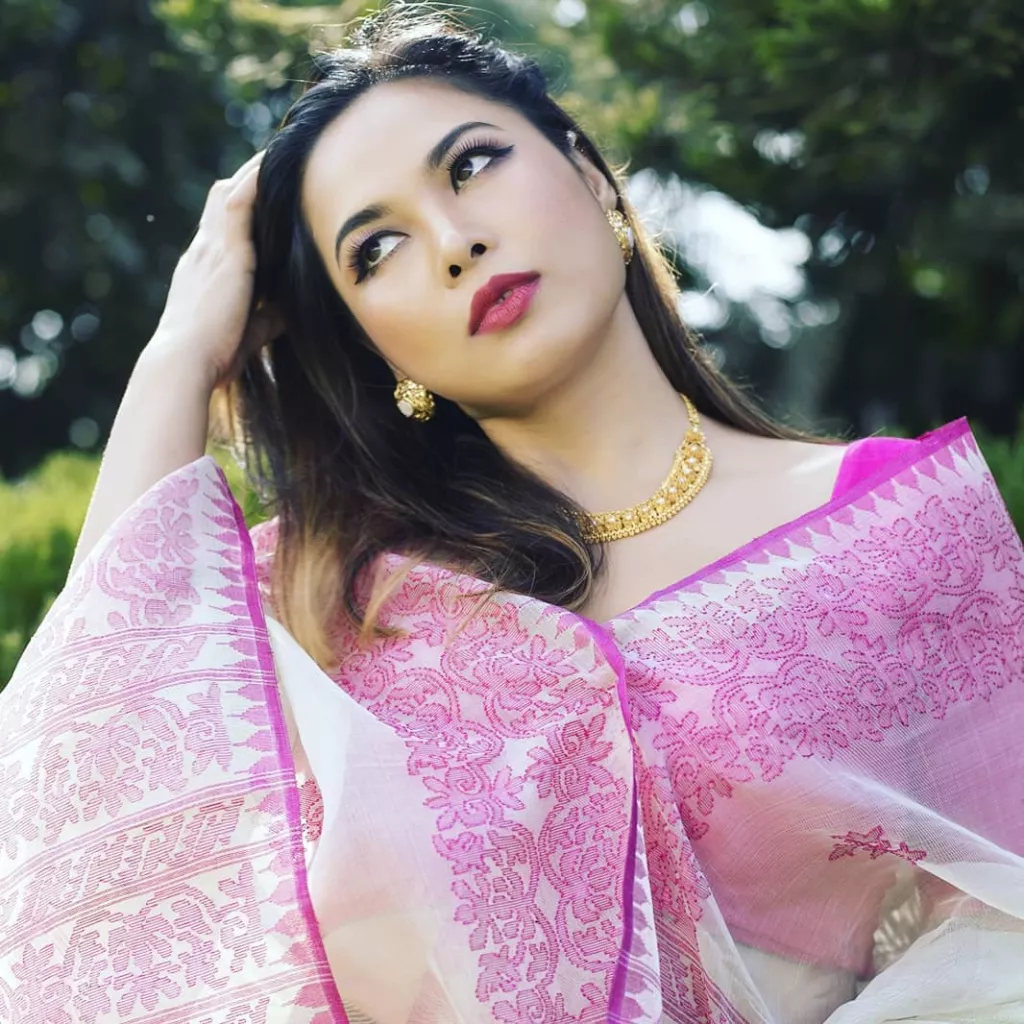 Randeep Hooda's Girlfriend Lin Laishram: First Manipur Actress To Wear ...