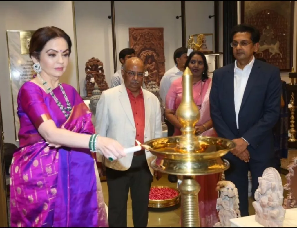 Nita Ambani Inaugurates Reliance's First Standalone Swadesh Store ...