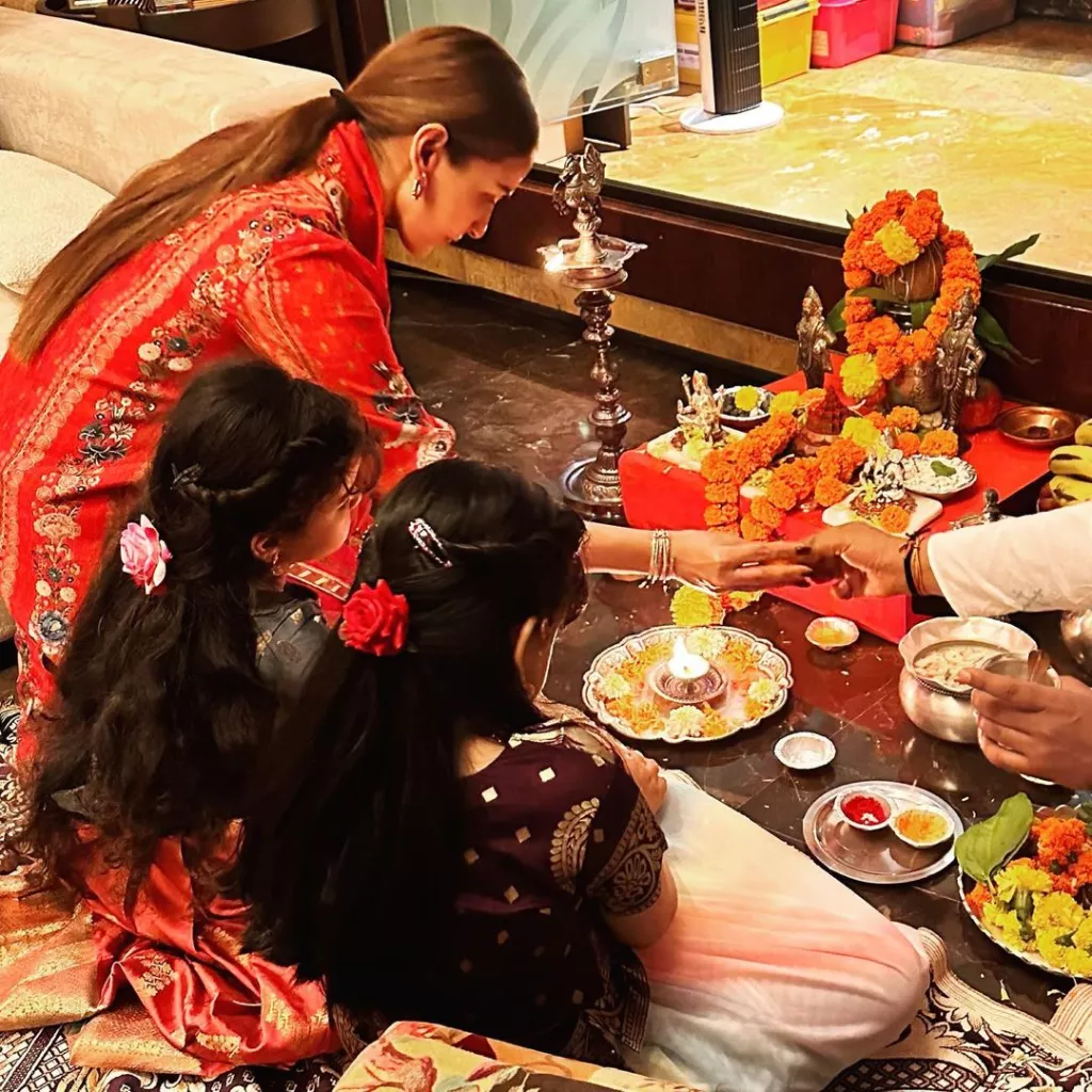 Diwali 23: Esha Deol Performs Puja With Daughters, Radhya-Miraya At Her ...