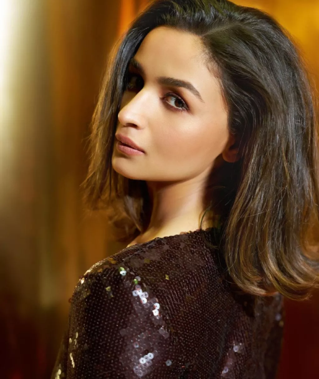 Alia Bhatt Looks Smoking Hot In A Sequin Maxi Dress Worth Rs. 2.68 ...