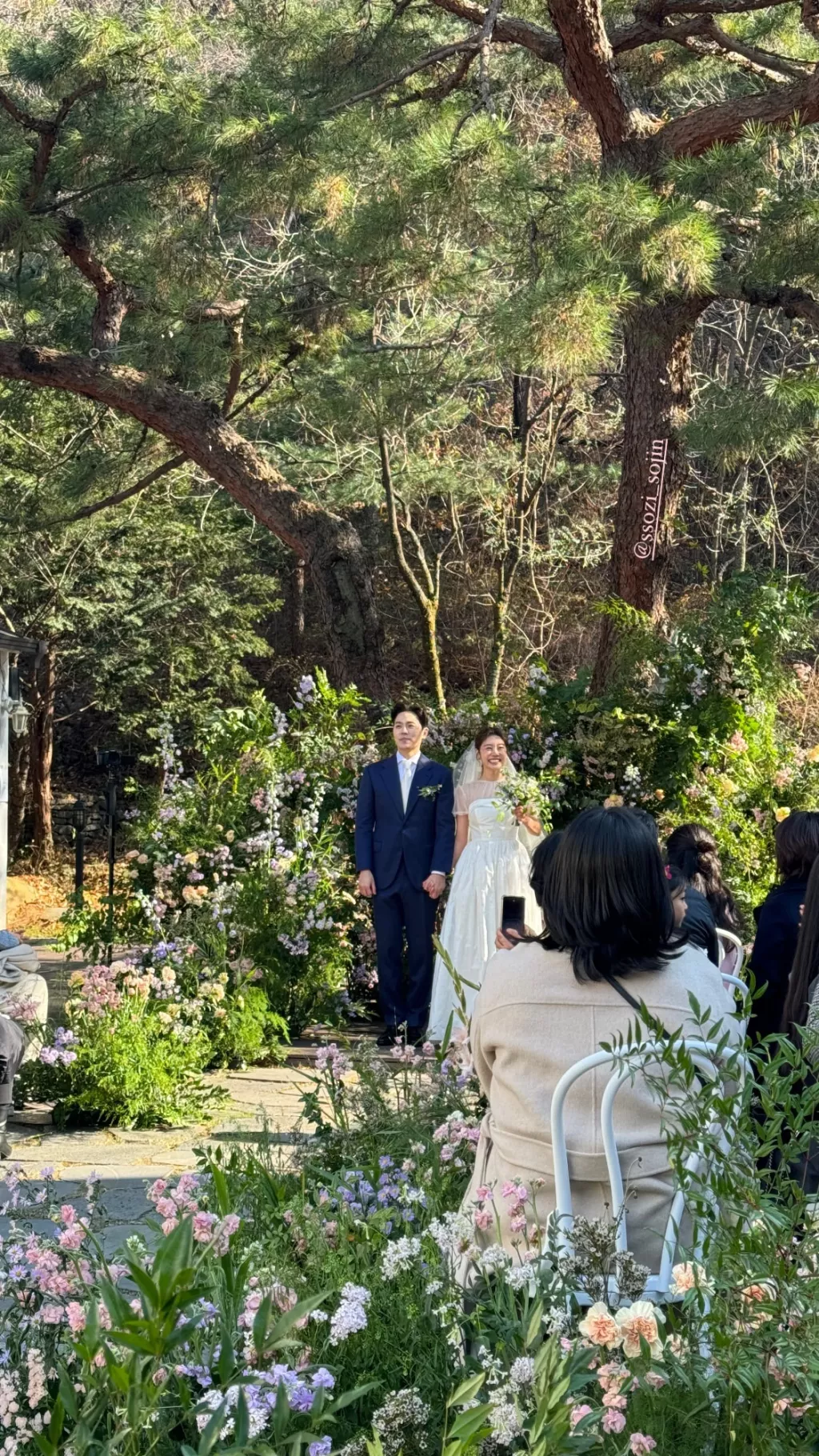 South Korean Songstress, Sojin And Actor, Lee Dong Ha Get Married In A ...