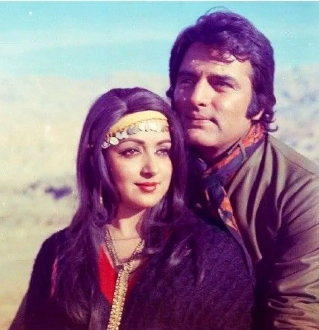 Hema Malini Had A Lip-Lock Scene With Feroz Khan In 'Dharmatma', Her ...
