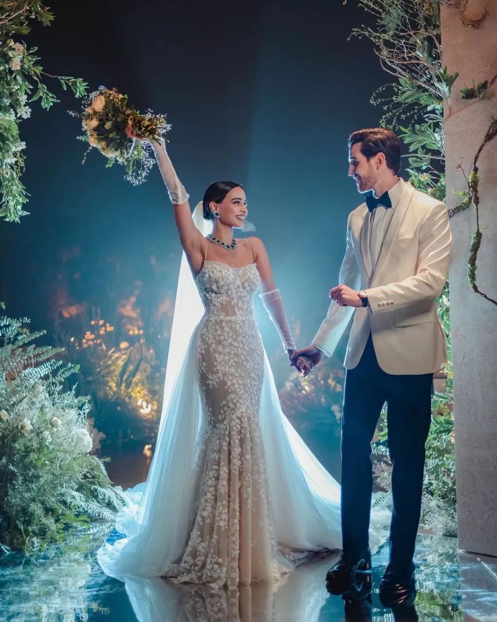 Influencer Bride Wore A Silk Saree From Sabyasachi With Her Nani's Heirloom Jewellery On Reception