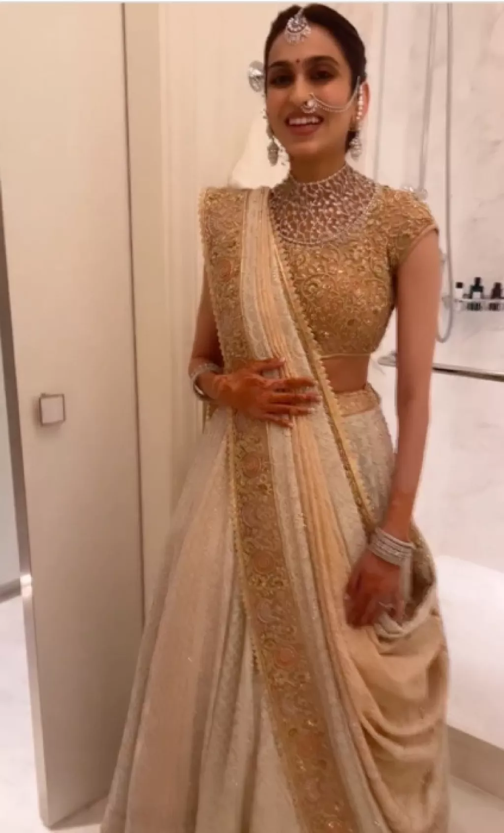 Shloka Mehta's Sister, Diya Looks Exactly Like Her, Stuns In Abu Jani ...