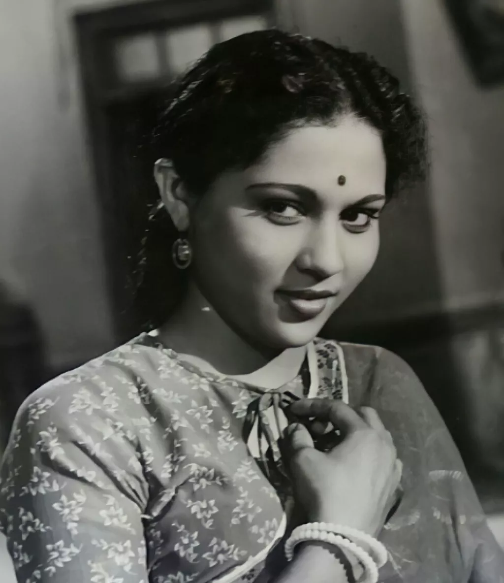 Nirupa Roy's Biography: Marriage At 15, Dowry Case, Torture From Sons ...