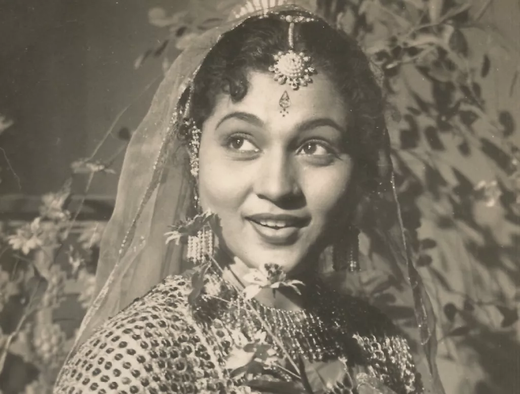 Nirupa Roy's Biography: Marriage At 15, Dowry Case, Torture From Sons ...