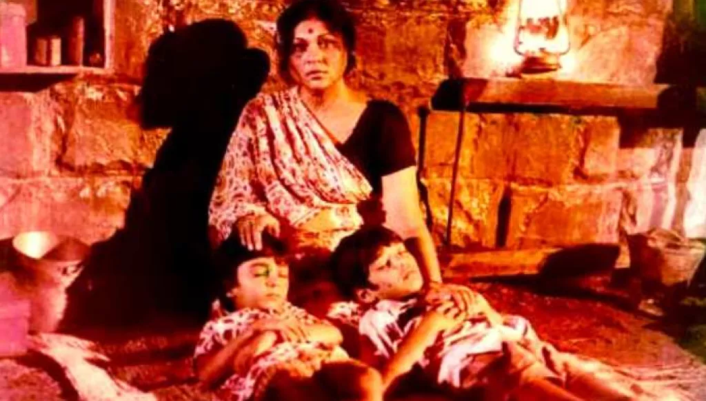 Nirupa Roy's Biography: Marriage At 15, Dowry Case, Torture From Sons ...