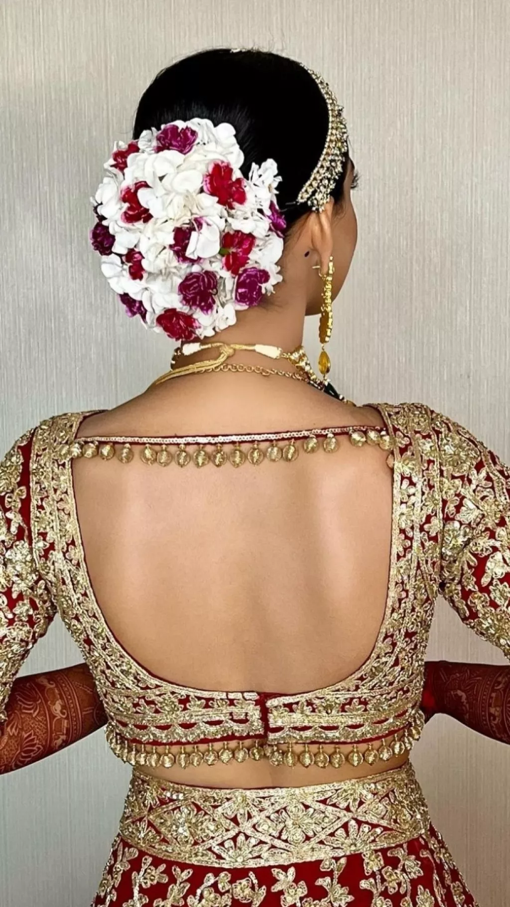 20 Brides Who Flaunted Stunning Back Blouse Designs On Their Wedding ...