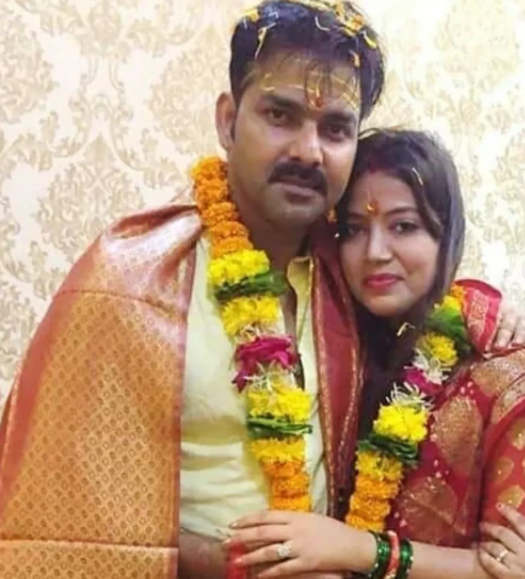 Bhojpuri Actor, Pawan Singh's Wife, Jyoti Trolled After Visiting Kashi Vishwanath Without 'Sindoor'