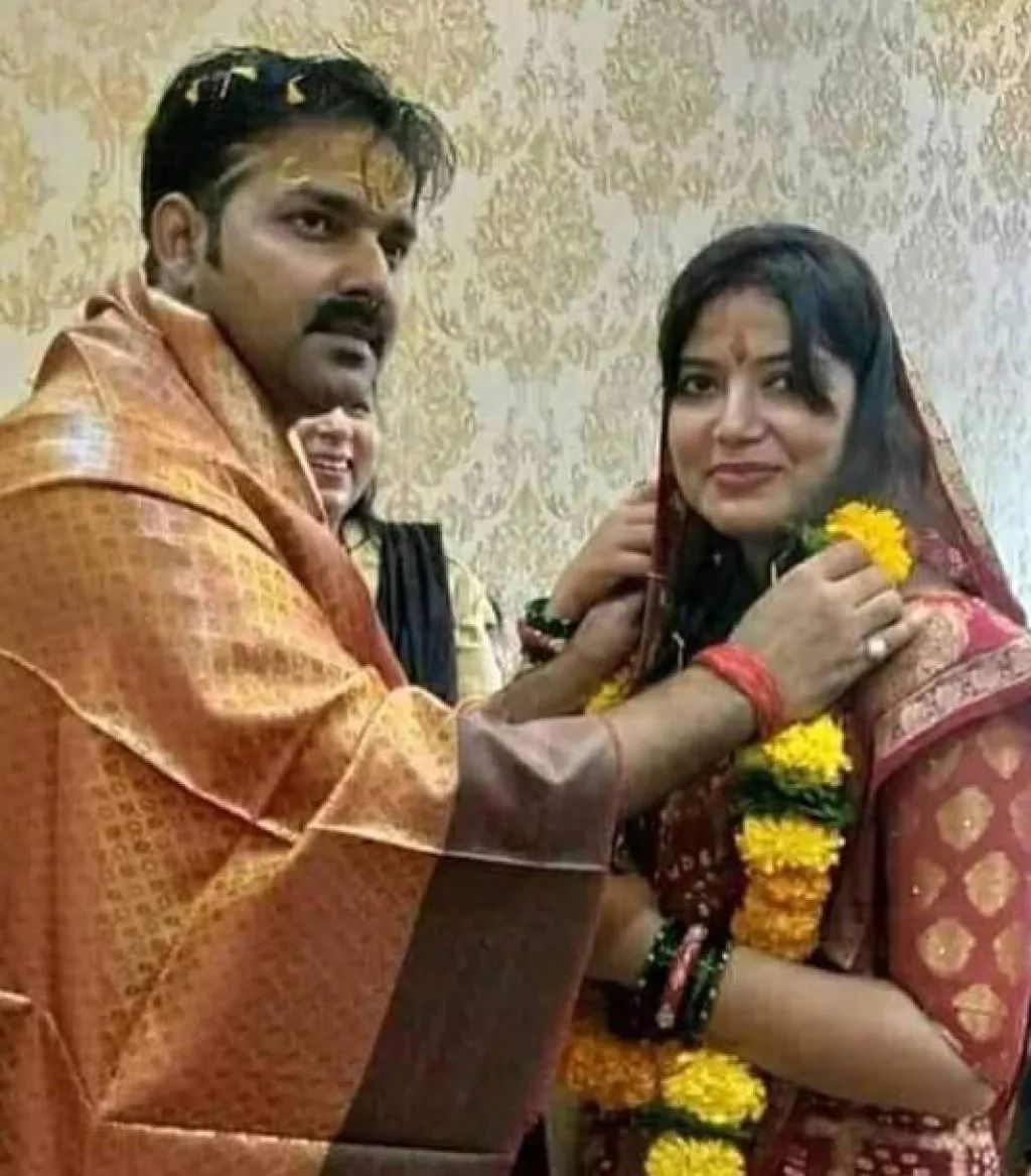 Bhojpuri Actor, Pawan Singh's Wife, Jyoti Trolled After Visiting Kashi Vishwanath Without 'Sindoor'