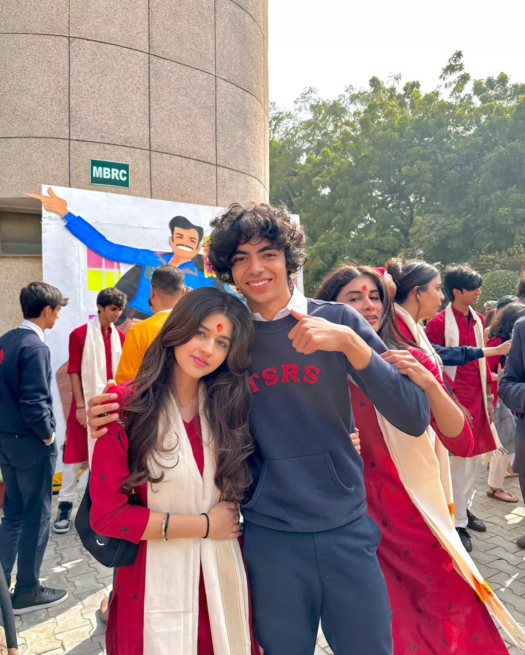 Dimple Kapadia Twins In Red Ensembles With Granddaughter, Naomika At ...