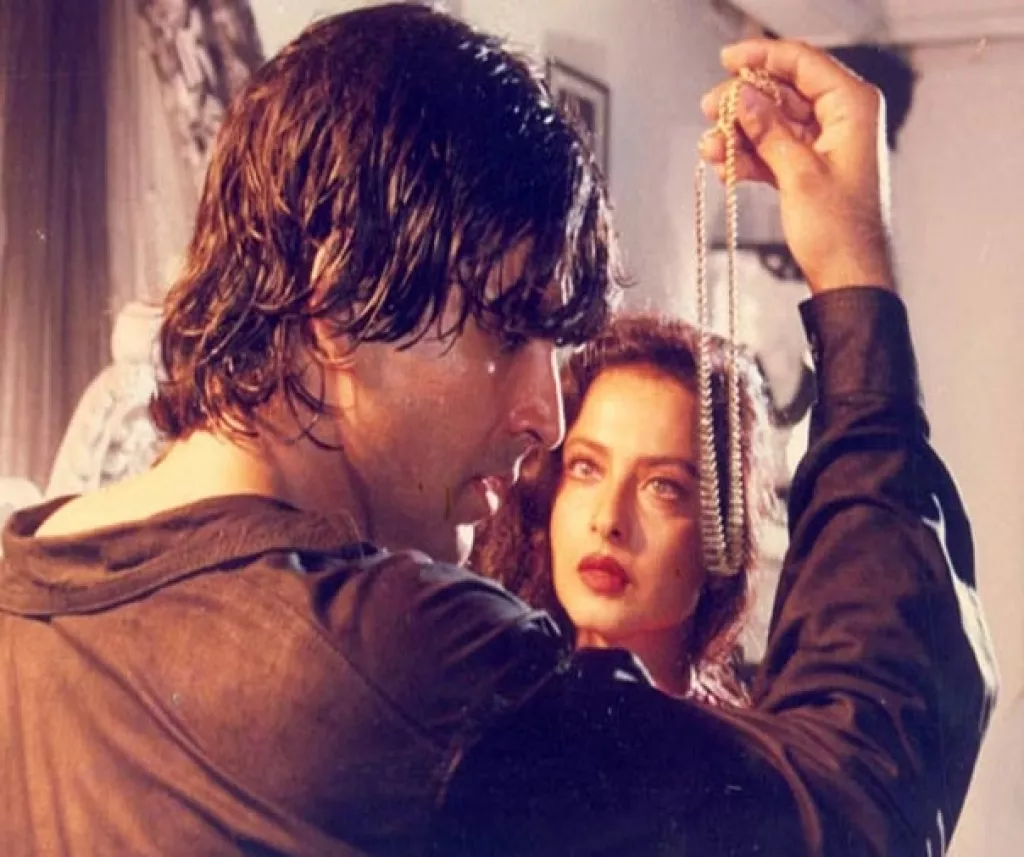 When Raveena Tandon Felt Rekha Was Taking Things Too Far With Her Then ...