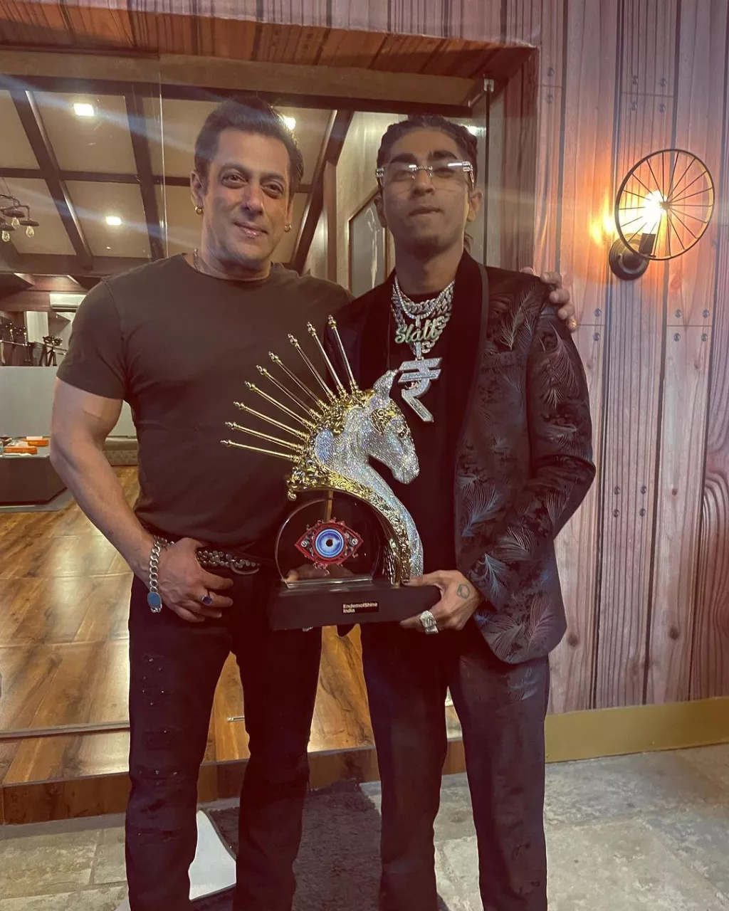 MC Stan Bags 'Bigg Boss 16' Trophy And Rs 31.8 Lakhs Prize Money, Says ...